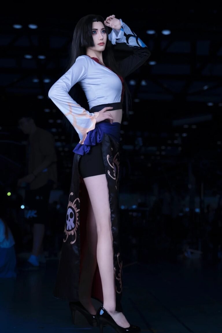 BST 130+ ảnh Boa Hancock cosplay quyến rũ "hết nước chấm"